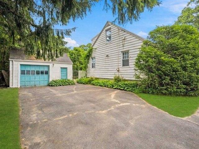 house with 3 bedroom, Springfield MA ES103774282