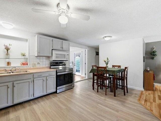 house with 3 bedroom, Springfield MA ES103969250