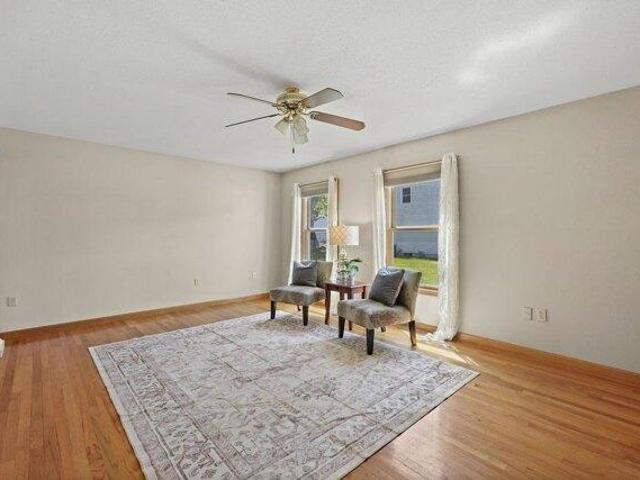 house with 3 bedroom, Springfield MA ES104008413