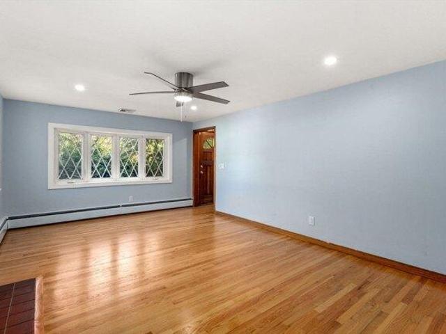 house with 3 bedroom, Springfield MA ES104010253