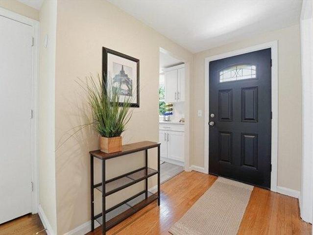 house with 3 bedroom, Springfield MA ES104149525