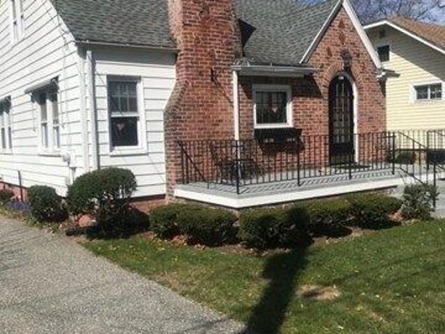 house with 3 bedroom, Springfield MA ES104192783
