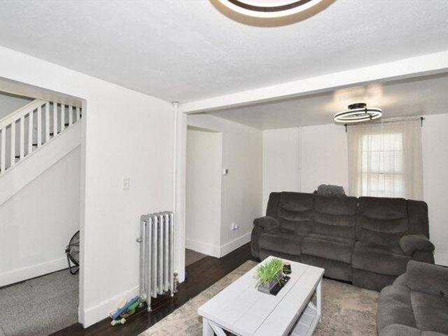 house with 3 bedroom, Springfield MA ES104111918