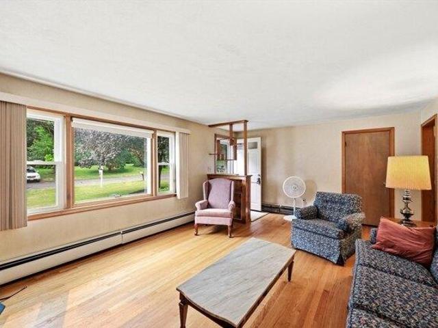 house with 3 bedroom, Springfield MA ES104375870