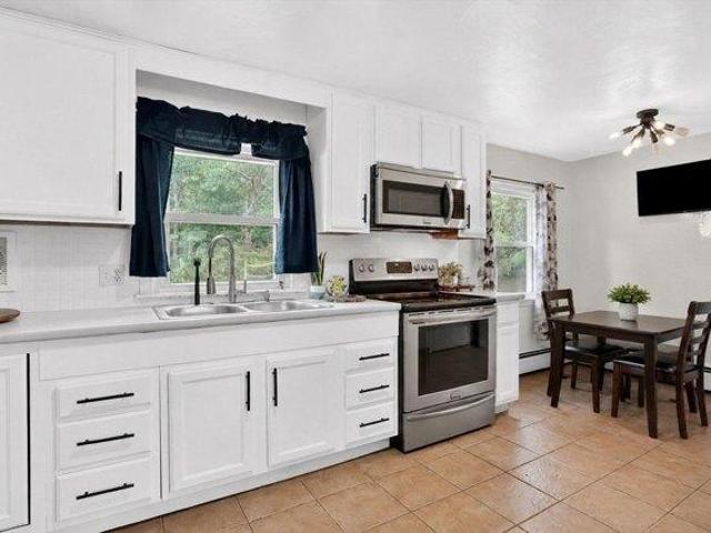 house with 3 bedroom, Springfield MA ES104332539