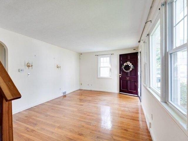 house with 3 bedroom, Springfield MA ES104477532