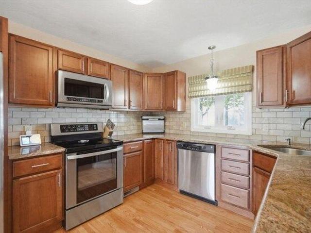 house with 3 bedroom, Springfield MA ES104407528