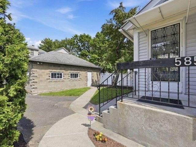 house with 3 bedroom, Springfield MA ES104569463