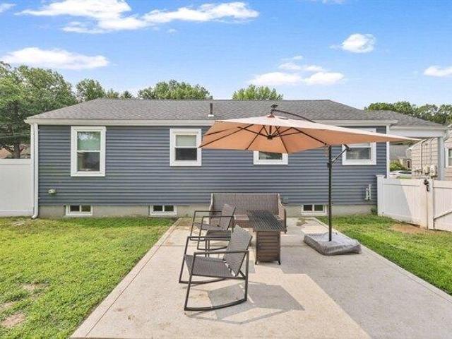 house with 3 bedroom, Springfield MA ES104761296