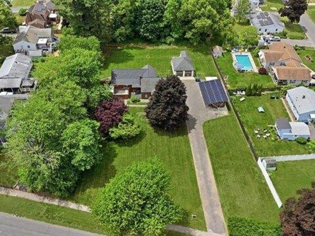 house with 3 bedroom, Springfield MA ES104850939