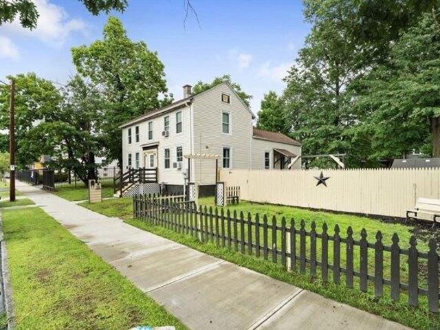 house with 3 bedroom, Springfield MA ES104946939