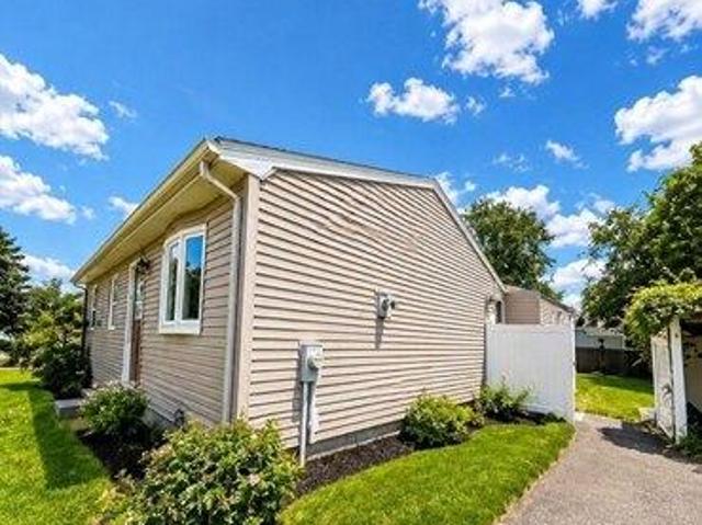 house with 3 bedroom, Springfield MA ES104994728