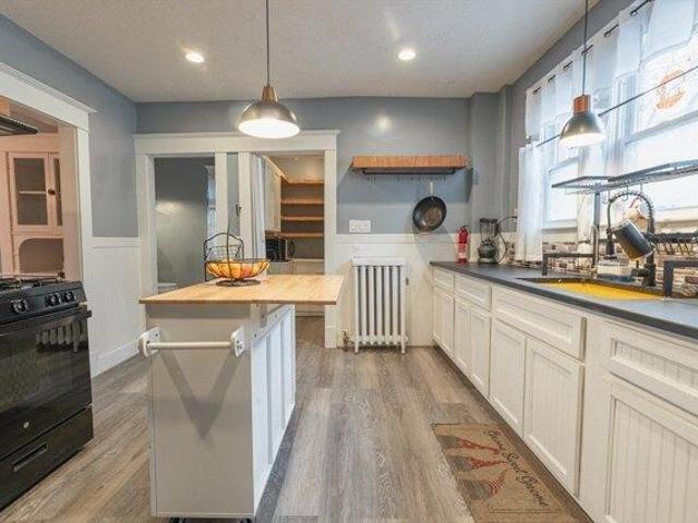 house with 3 bedroom, Springfield MA ES105040657