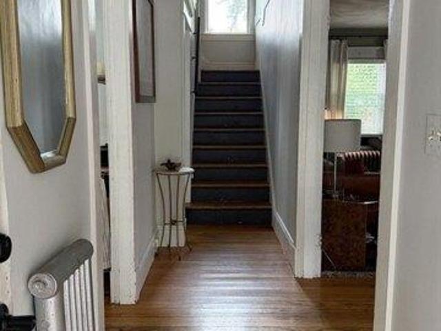 house with 3 bedroom, Springfield MA ES105041102