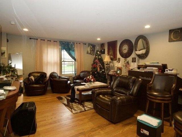 house with 3 bedroom, Springfield MA ES105041620