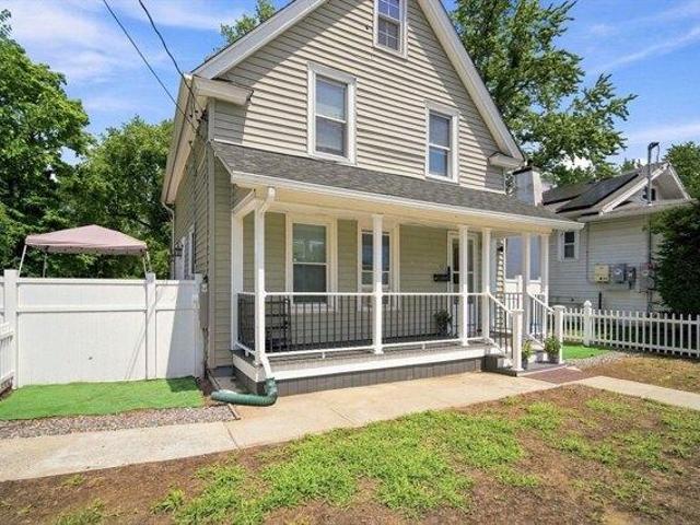 house with 3 bedroom, Springfield MA ES105041725
