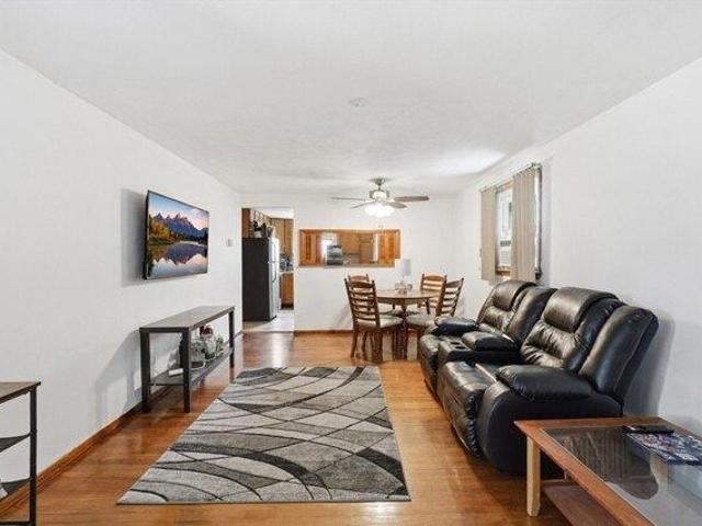 house with 3 bedroom, Springfield MA ES105061599