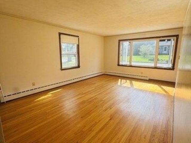 house with 3 bedroom, Springfield MA ES105061513