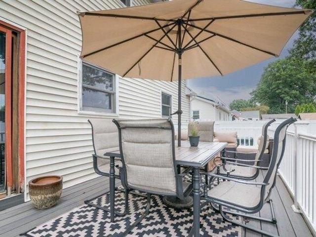 house with 3 bedroom, Springfield MA ES105083050
