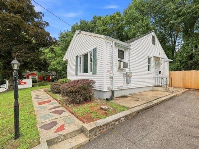 house with 3 bedroom, Springfield MA ES105083098