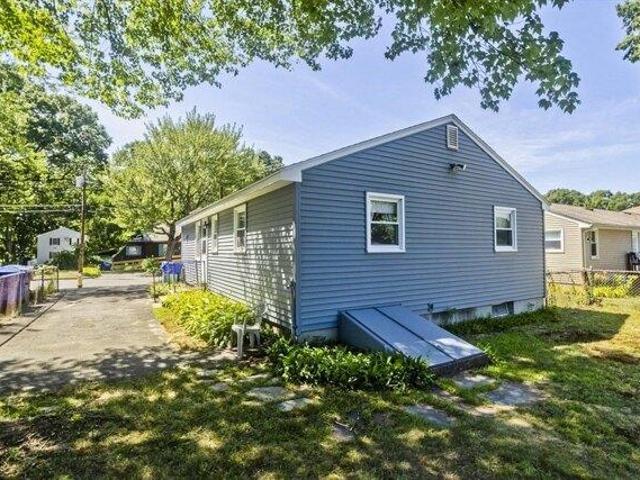 house with 3 bedroom, Springfield MA ES105095607