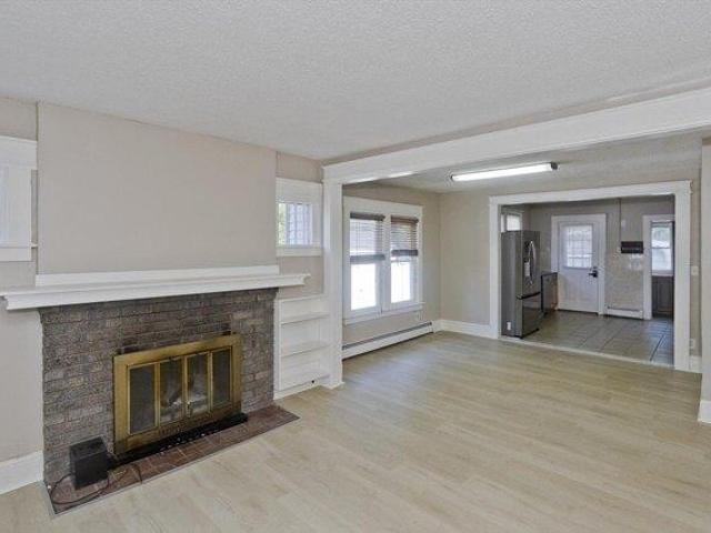 house with 3 bedroom, Springfield MA ES105142580