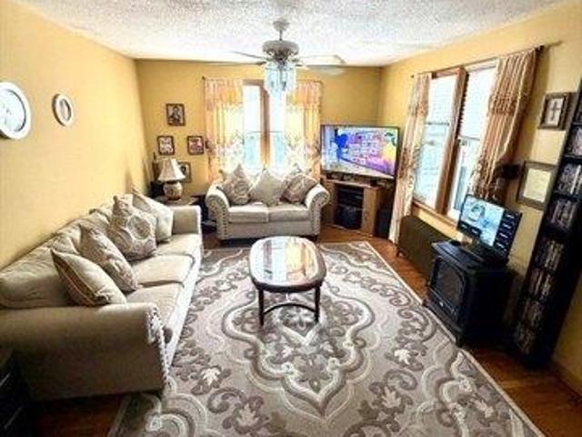 house with 3 bedroom, Springfield MA ES105157904