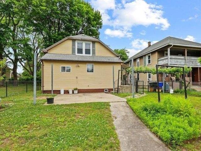 house with 3 bedroom, Springfield MA ES105105412