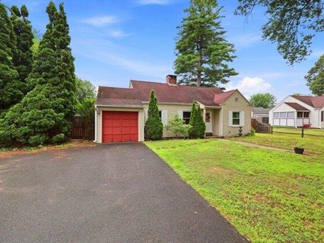 house with 3 bedroom, Springfield MA ES105106501