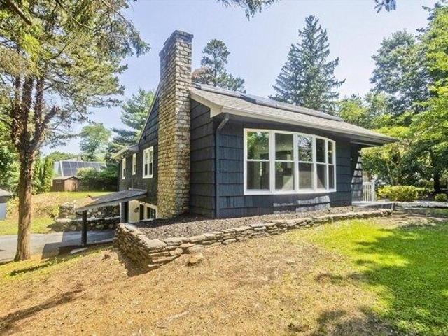 house with 3 bedroom, Springfield MA ES105106607