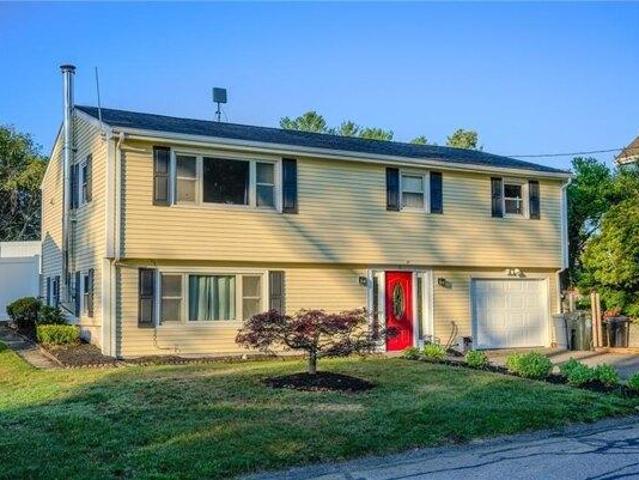 house with 3 bedroom, Swansea MA ES104515058