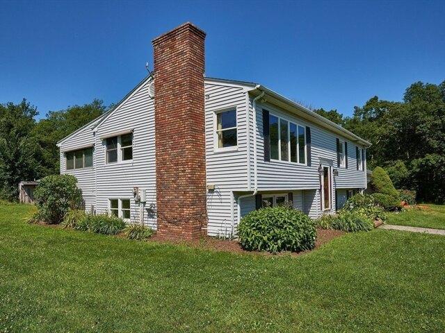 house with 3 bedroom, Swansea MA ES105174932