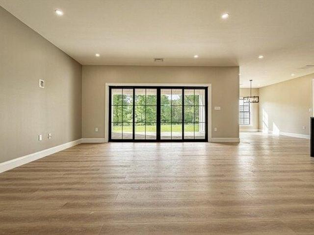 house with 3 bedroom, Swansea MA ES105192337