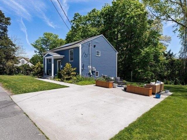 house with 3 bedroom, Swansea MA ES103807754