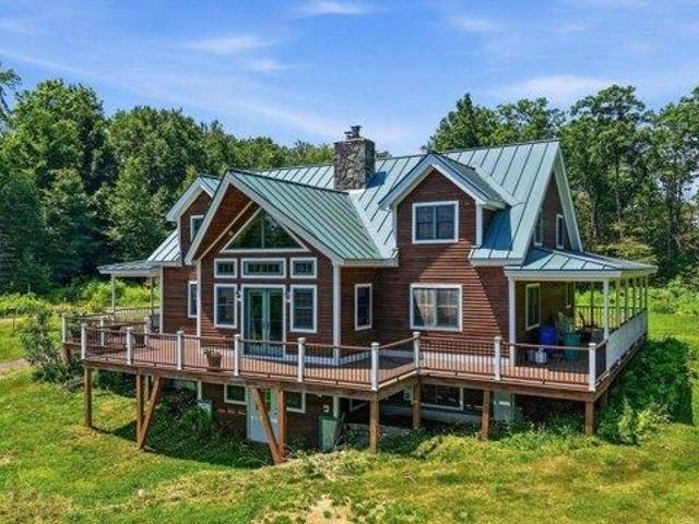 house with 3 bedroom, Swanzey NH DS104234080