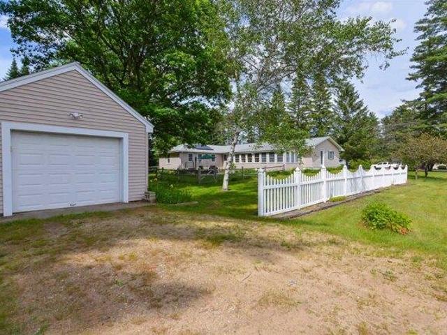 house with 3 bedroom, Swanzey NH ES104008928