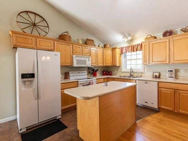 house with 3 bedroom, Swanzey NH ES105117597