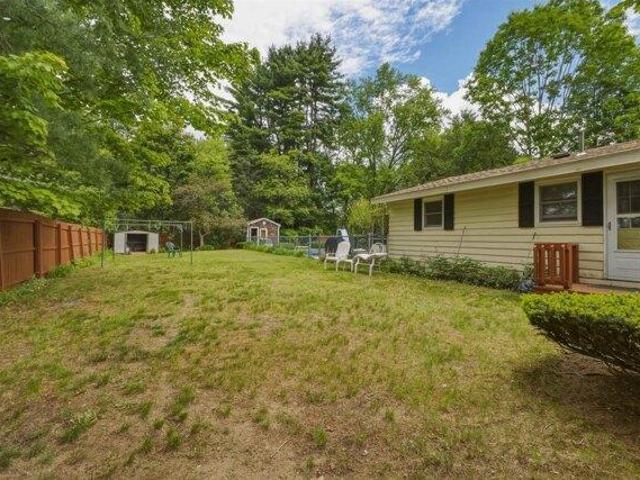 house with 3 bedroom, Swanzey NH ES103036010