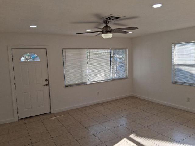 house with 3 bedroom, St. Petersburg FL ES100973071