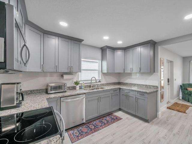 house with 3 bedroom, St. Petersburg FL ES100973335