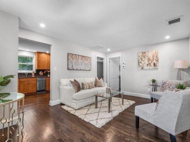 house with 3 bedroom, Stoughton MA ES103809097
