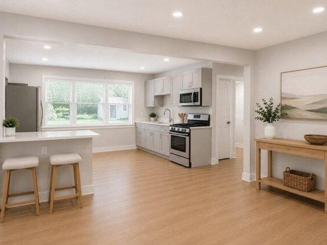 house with 3 bedroom, Stoughton MA ES104834366
