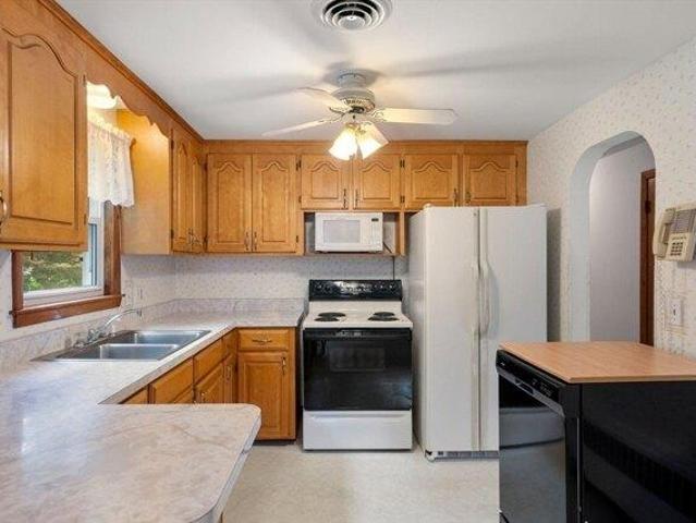 house with 3 bedroom, Stoughton MA ES104921567
