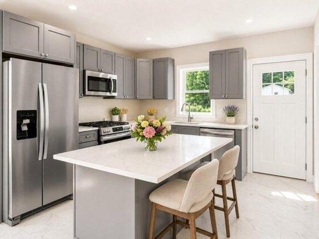 house with 3 bedroom, Stoughton MA ES104044410