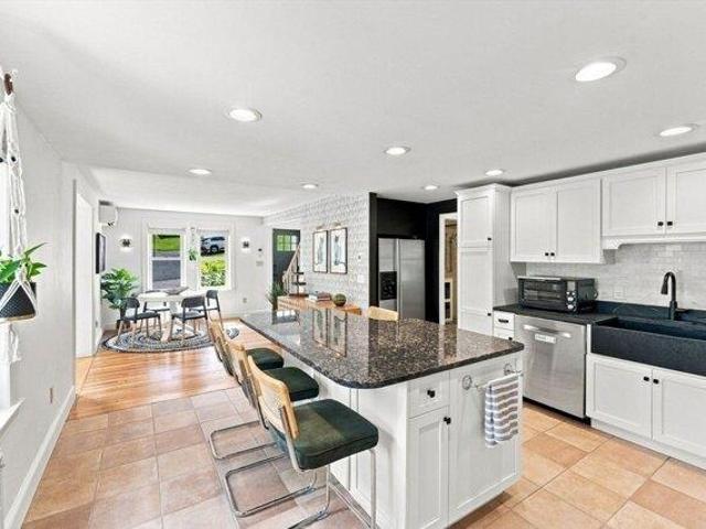 house with 3 bedroom, Stoughton MA ES105255757
