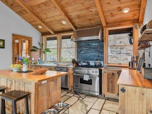 house with 3 bedroom, Stowe VT DLS102285204