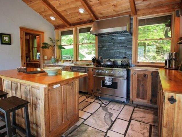 house with 3 bedroom, Stowe VT DLS103125119