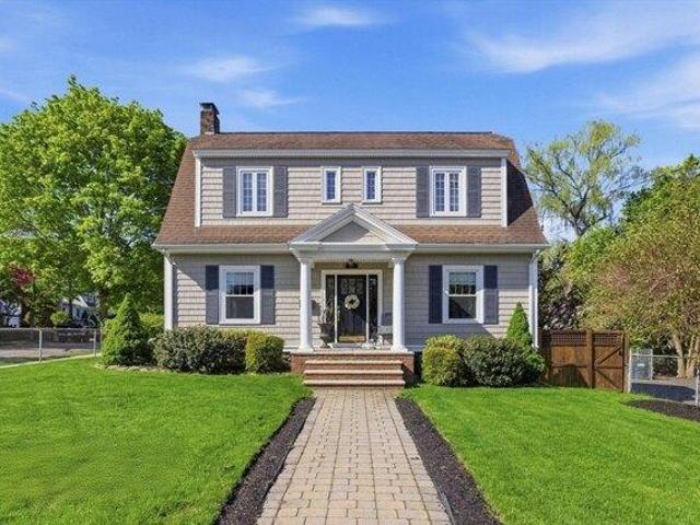 house with 3 bedroom, Stoneham MA DS102727223