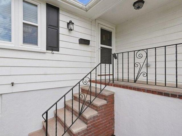 house with 3 bedroom, Stoneham MA DS103221170