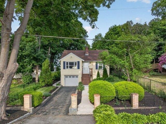 house with 3 bedroom, Stoneham MA ES102960967